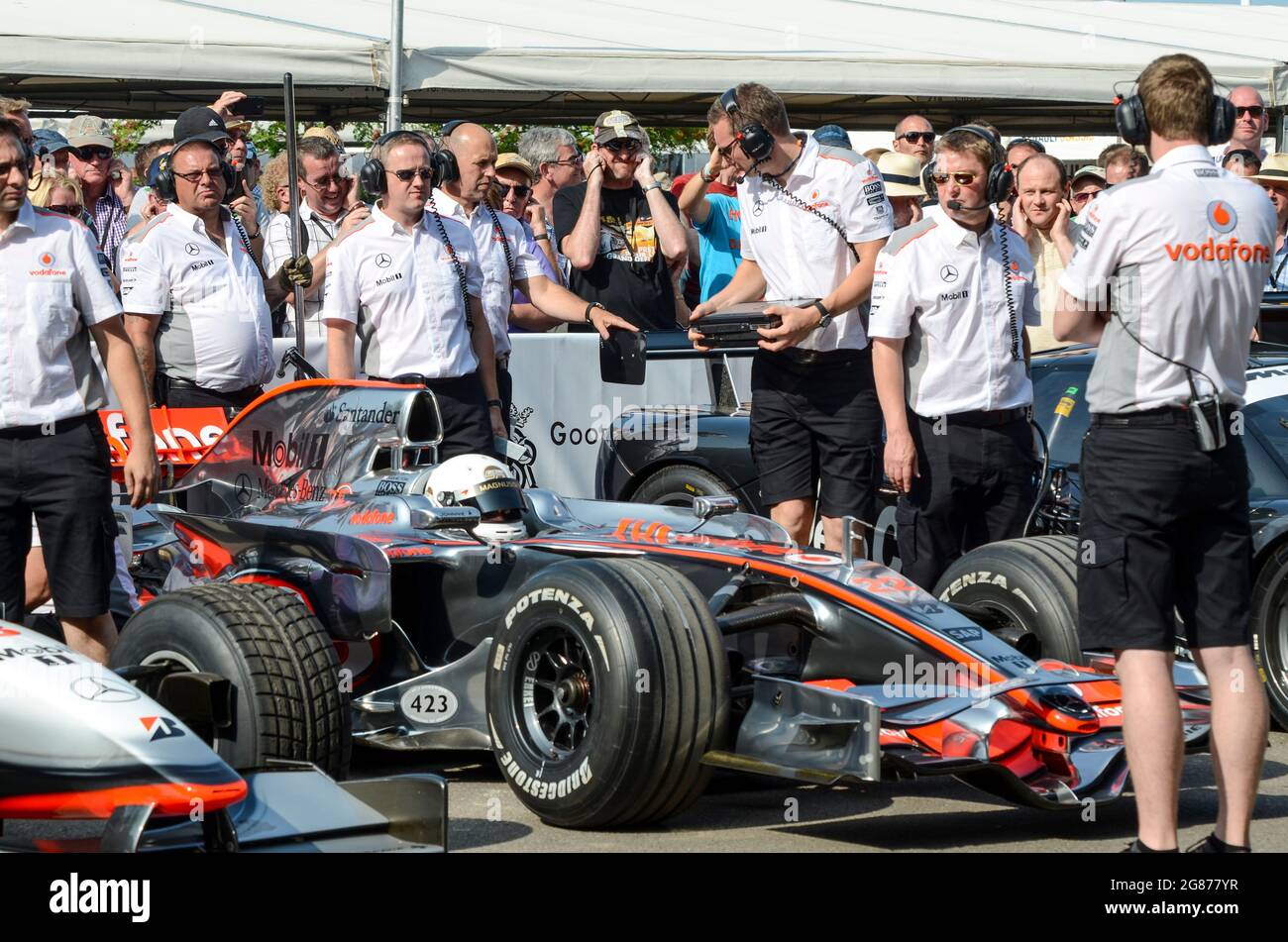 Racing car crowd hi-res stock photography and images - Alamy