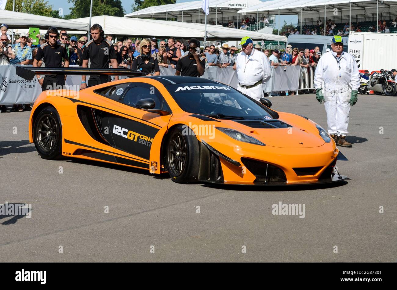 Racing car crowd hi-res stock photography and images - Alamy