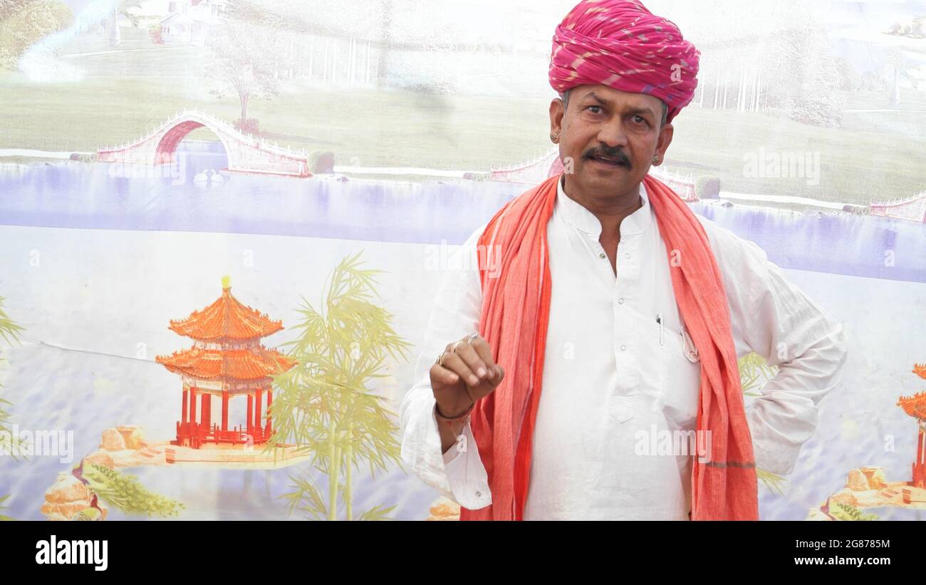 Indian male in traditional clothes Stock Photo - Alamy