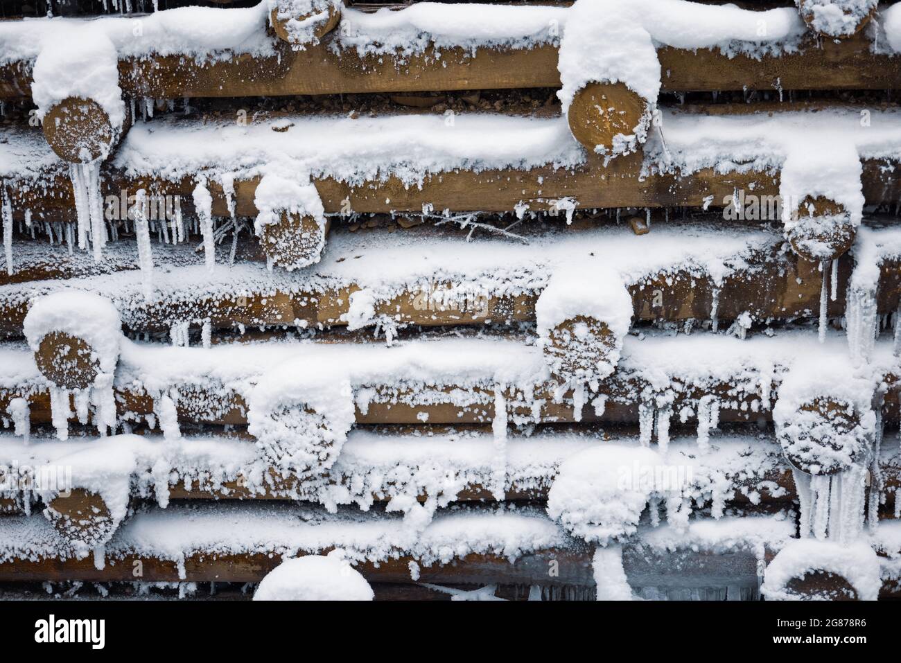 Strengthening of logs, wooden wall under snow in winter Stock Photo - Alamy