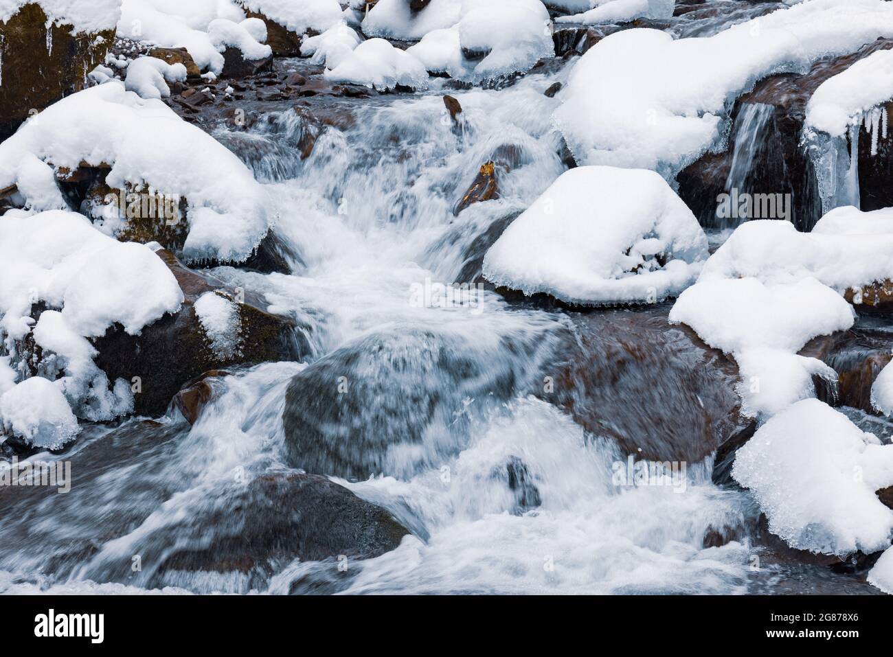 Riverside covered with pebbles hi-res stock photography and images - Alamy