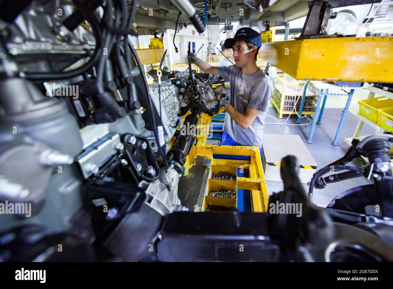 Assembling auto transmission hi-res stock photography and images - Alamy