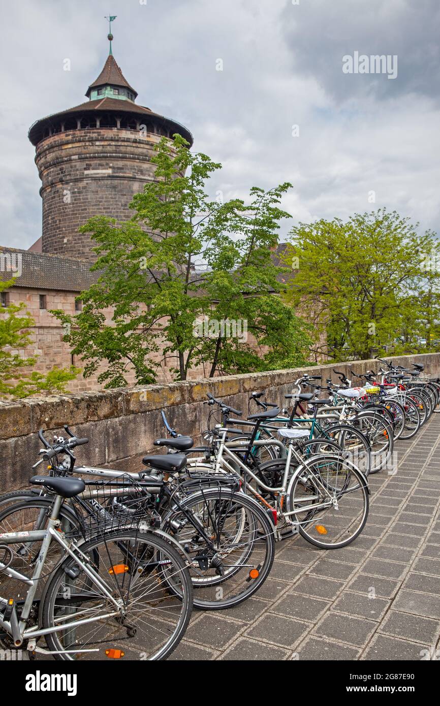 German city street hi-res stock photography and images - Alamy
