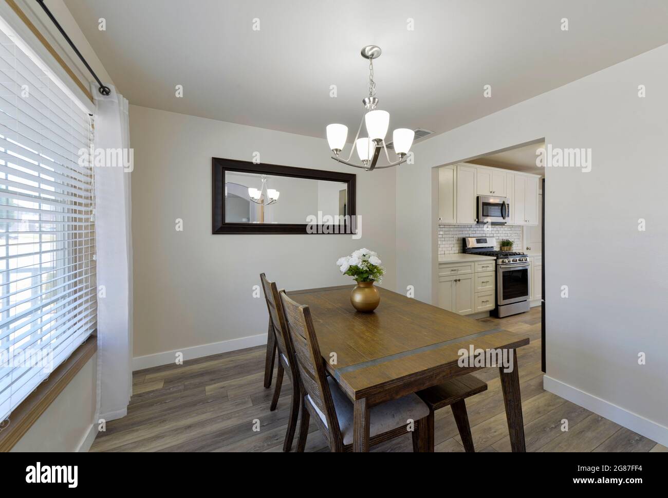 Modern residential dining room interior Stock Photo - Alamy