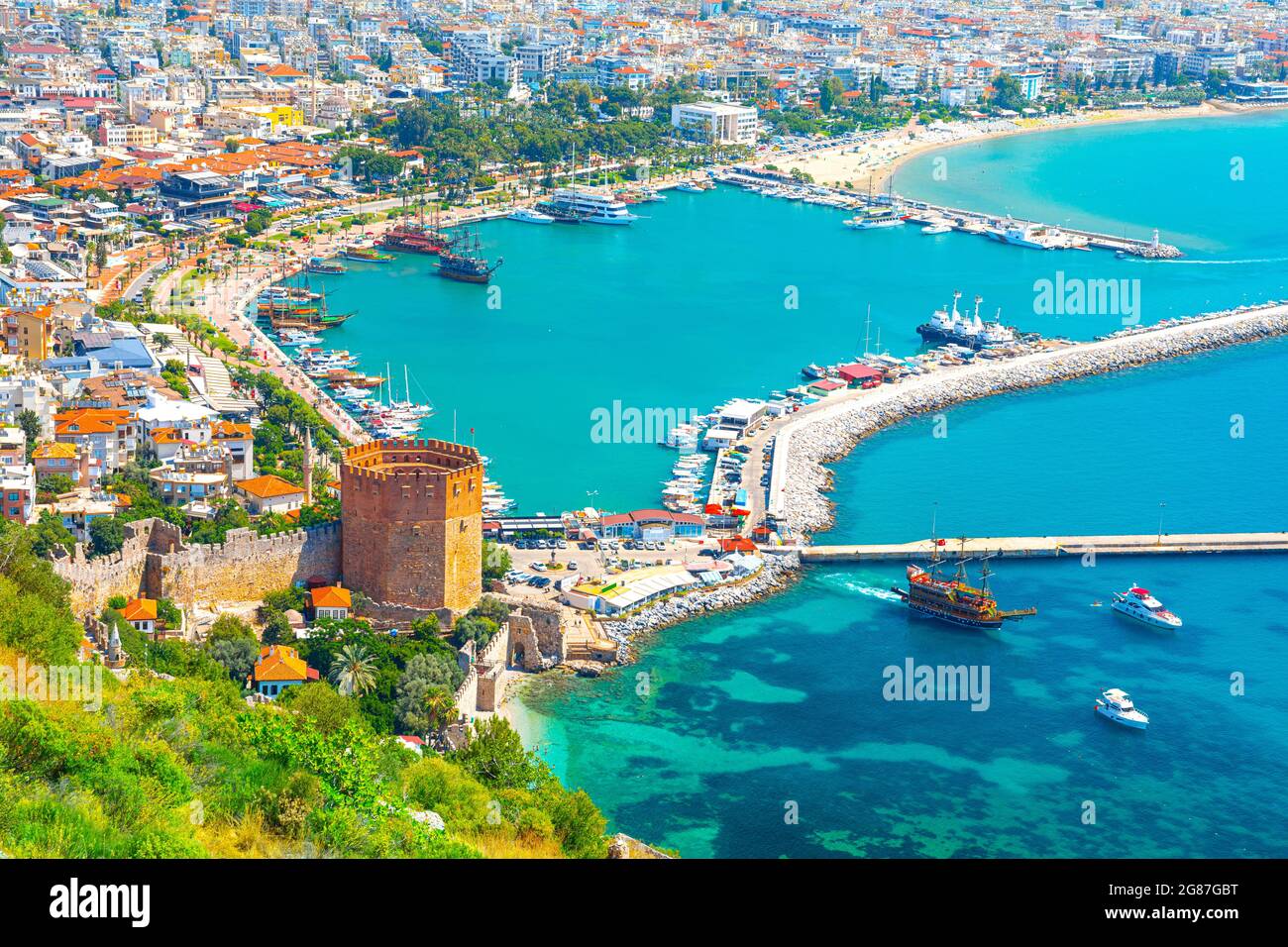 Panoramic view of the harbor of Alanya on a beautiful summer day ...