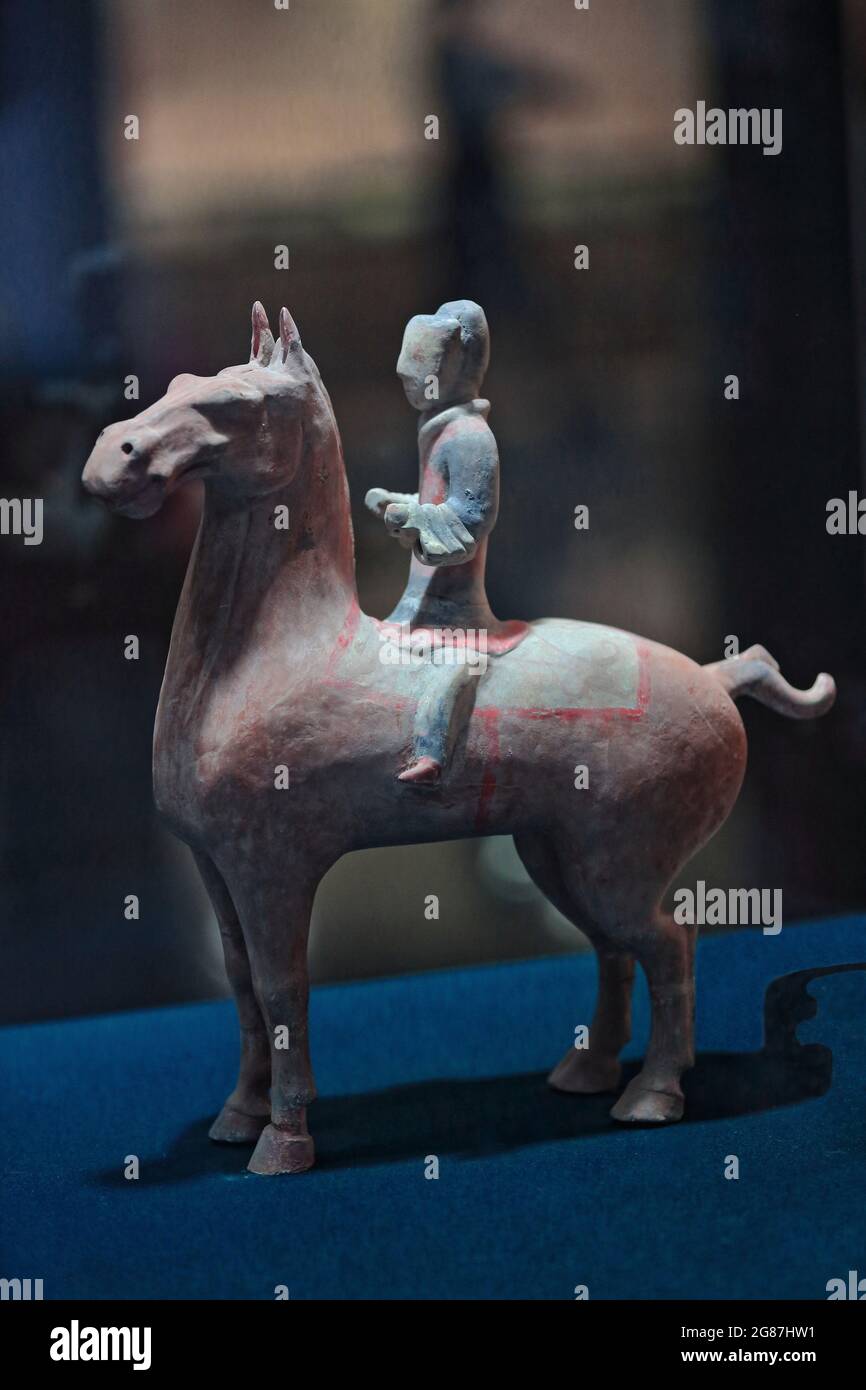 Cavalry guard of honor-terracotta funerary figurine-Han Yang Ling ...