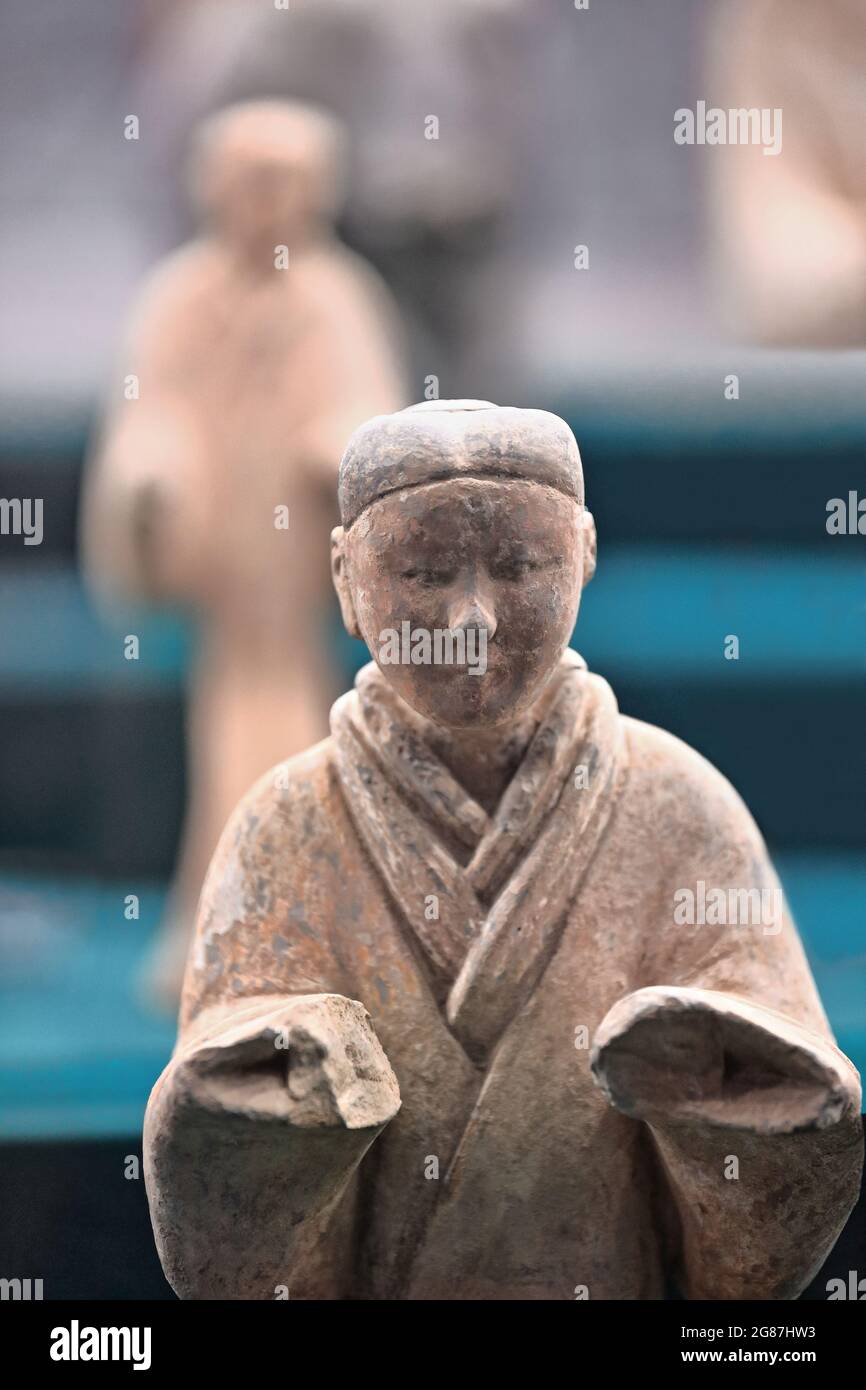 Han style dressed maid-terracotta funerary figurine-Han Yang Ling ...