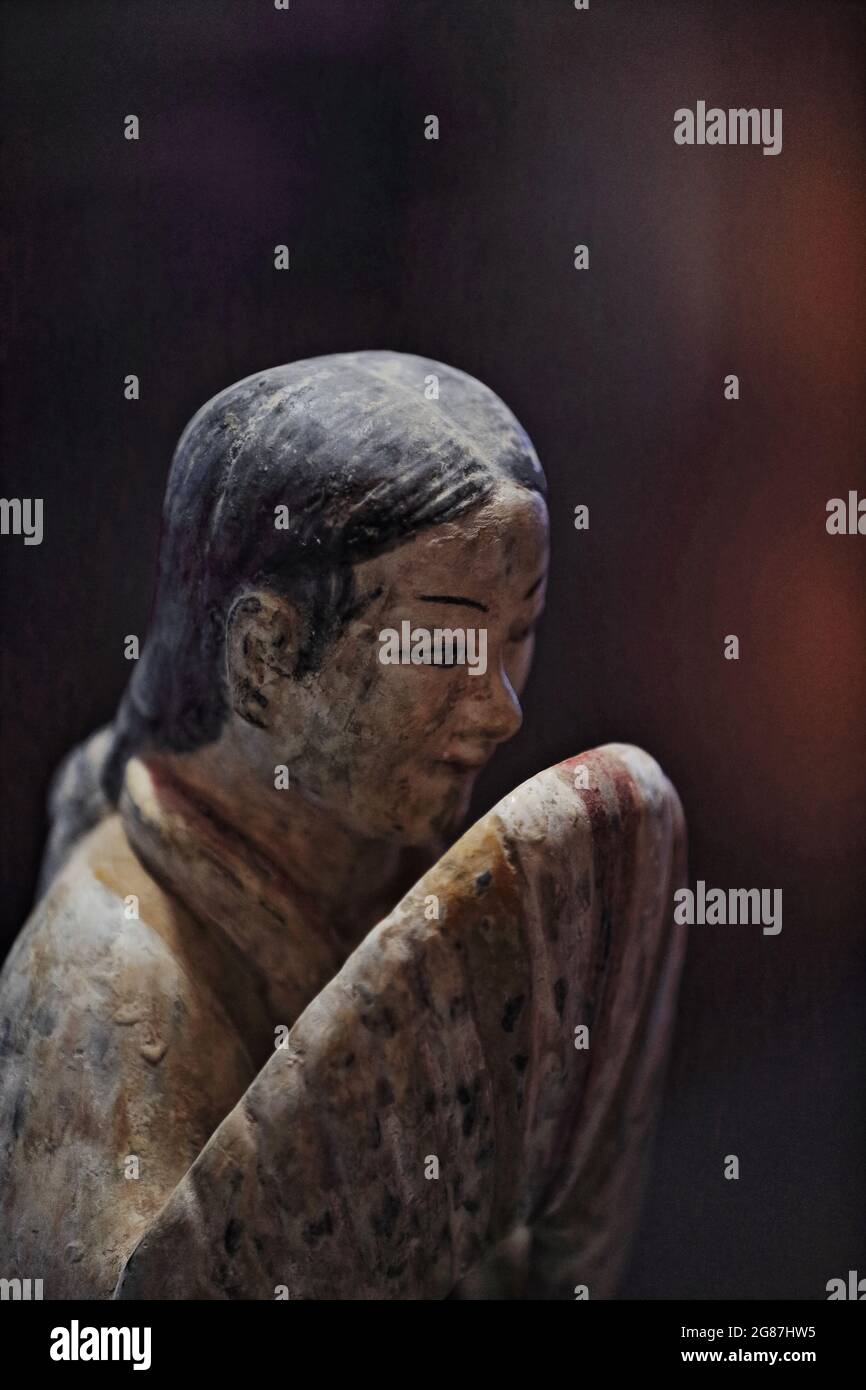 Han style dressed servant-terracotta funerary figurine-Han Yang Ling ...