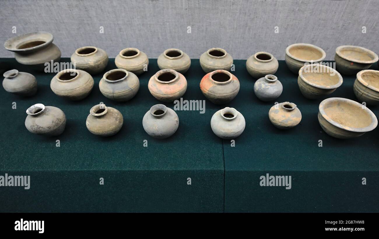 Terracotta funerary pottery for storage-Han Yang Ling-Emperor Jing's ...