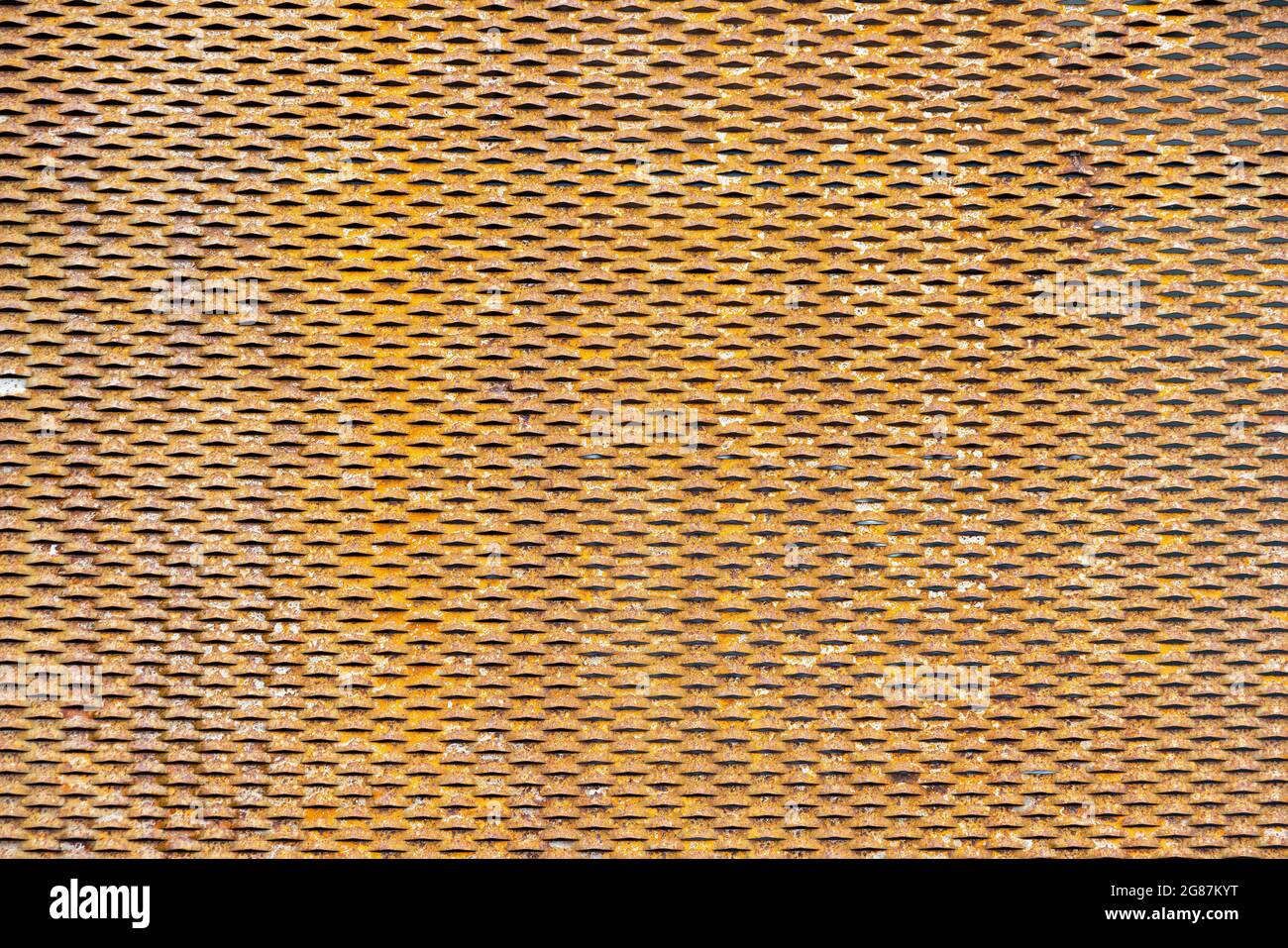 Rusty metal mesh texture. Copy space. Yellow color Stock Photo - Alamy