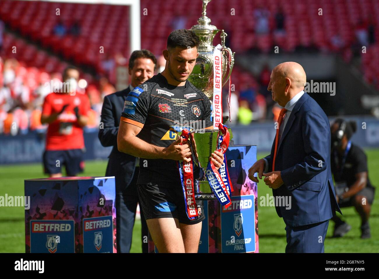 Lance todd trophy hi-res stock photography and images - Alamy Lance todd trophy hi-res stock photography and images - Alamy