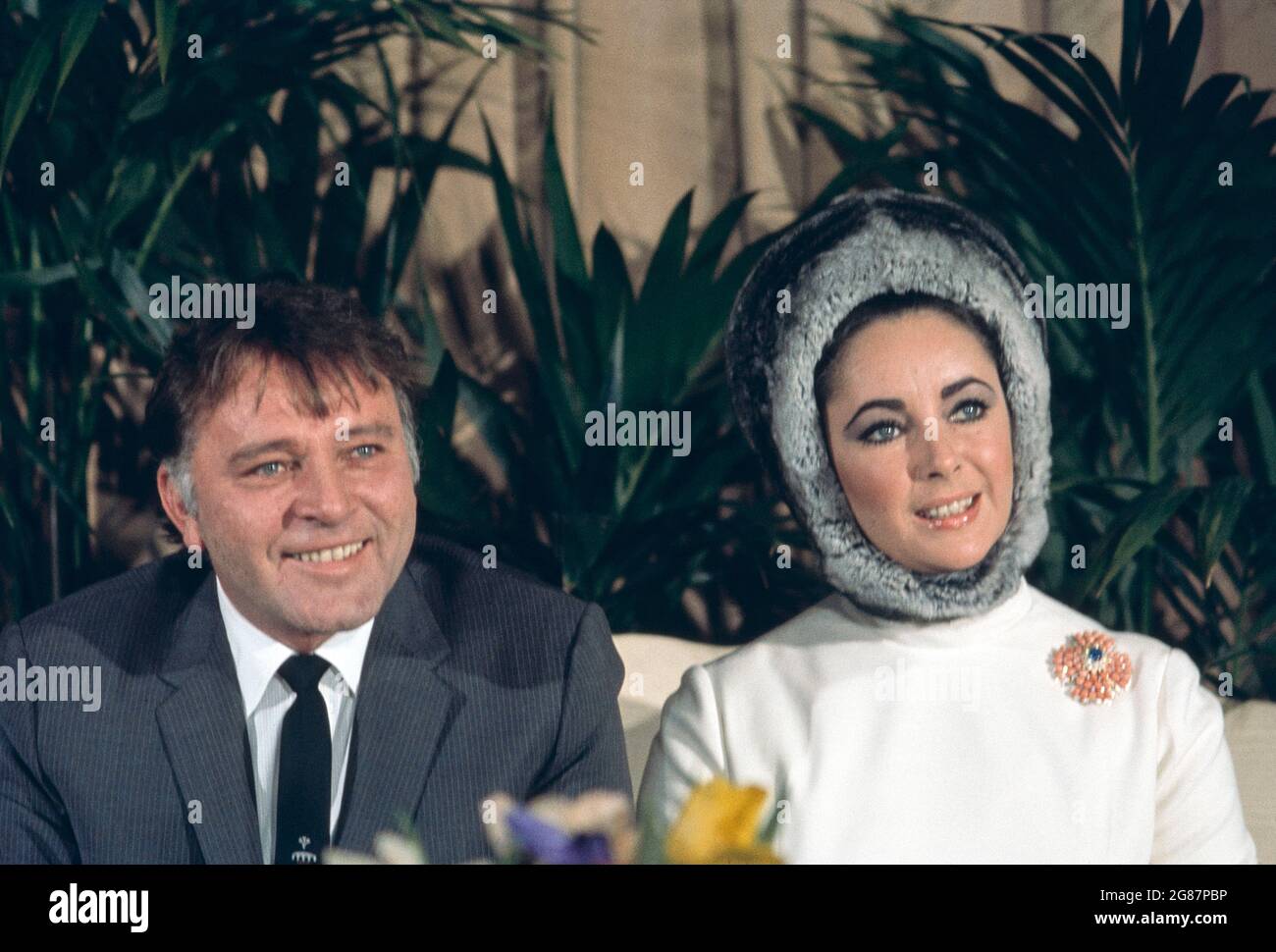 Actors Richard Burton, Elizabeth Taylor during Press Interview, New ...