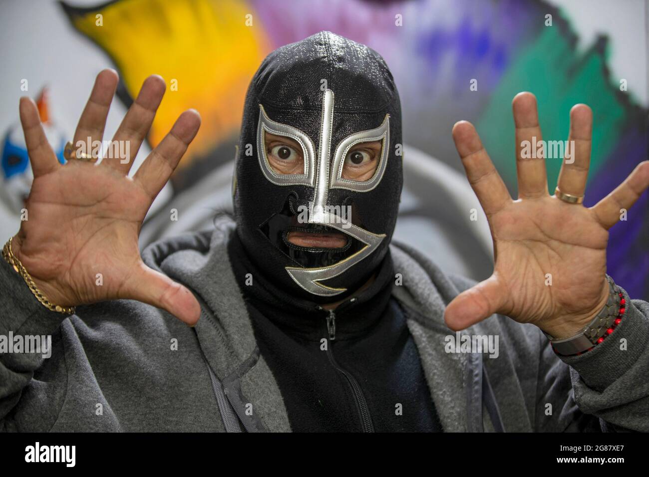 Wrestling poses hi-res stock photography and images - Alamy