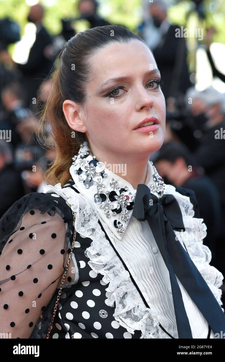 Roxane Mesquida attending the OSS 117: Alerte Rouge En Afrique Noire ...