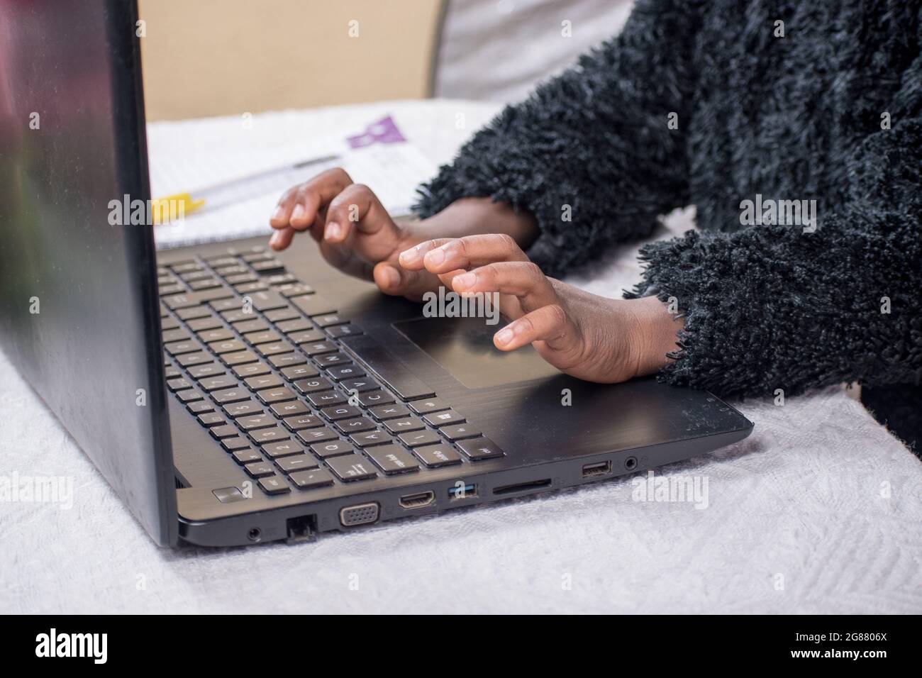 African hands laptop hi-res stock photography and images - Alamy