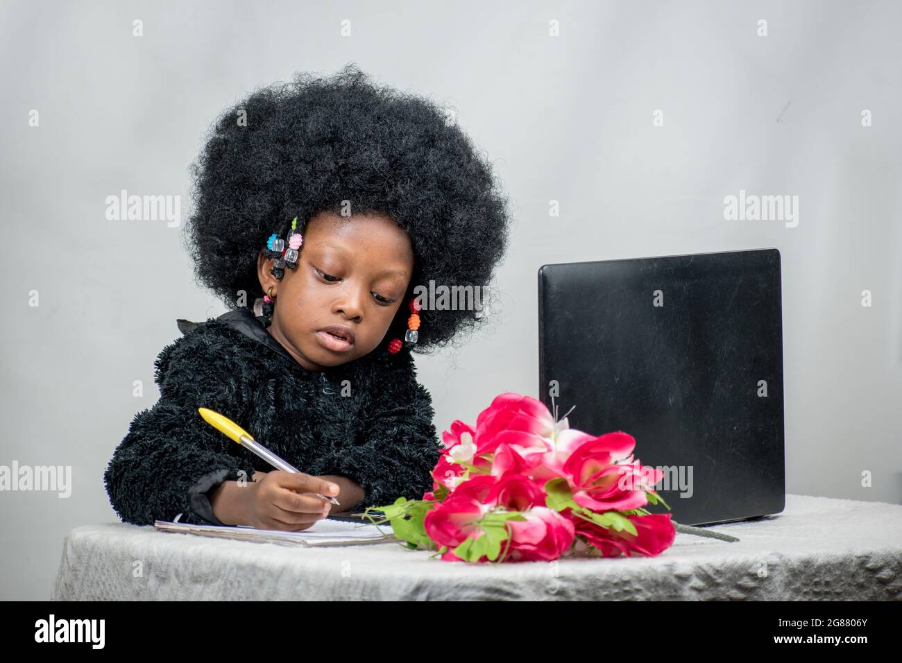 African child reading back view hi-res stock photography and images - Alamy