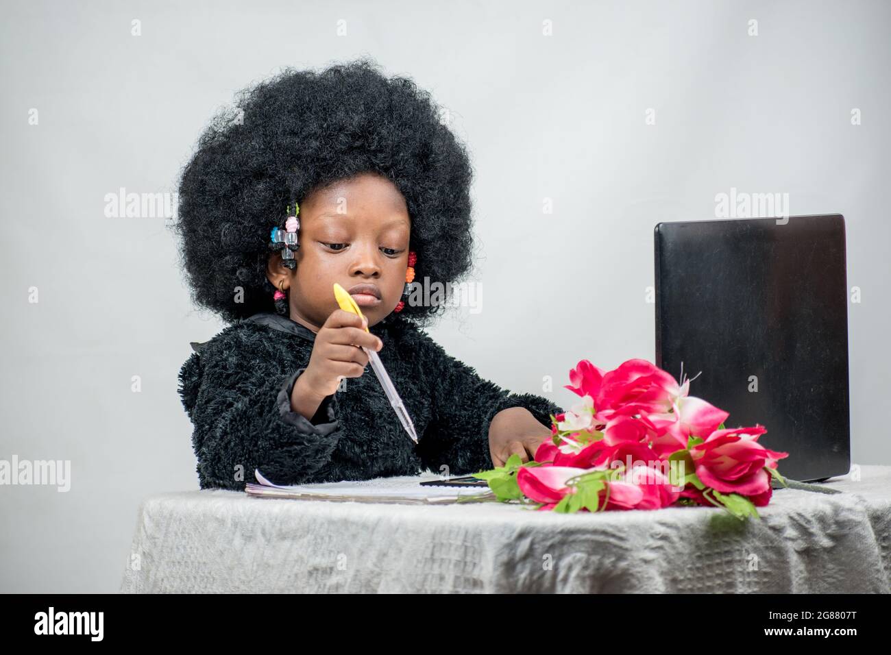 African child reading back view hi-res stock photography and images - Alamy