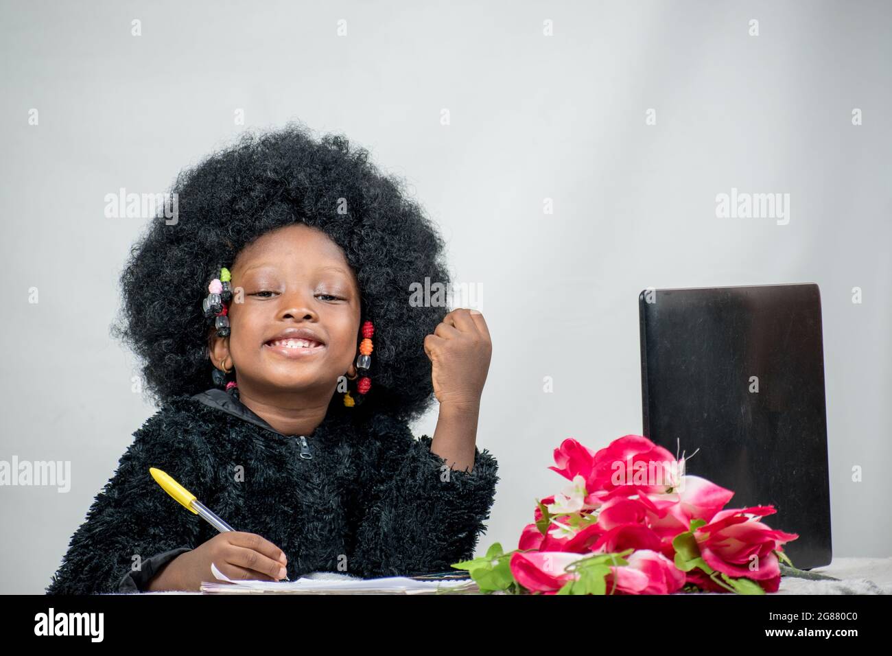 African child reading back view hi-res stock photography and images - Alamy