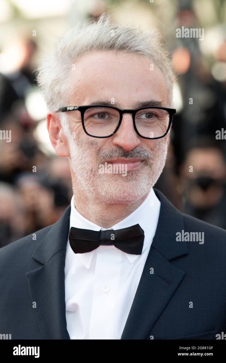 Vincent Delerm attends the screening of OSS 117: From Africa With Love ...
