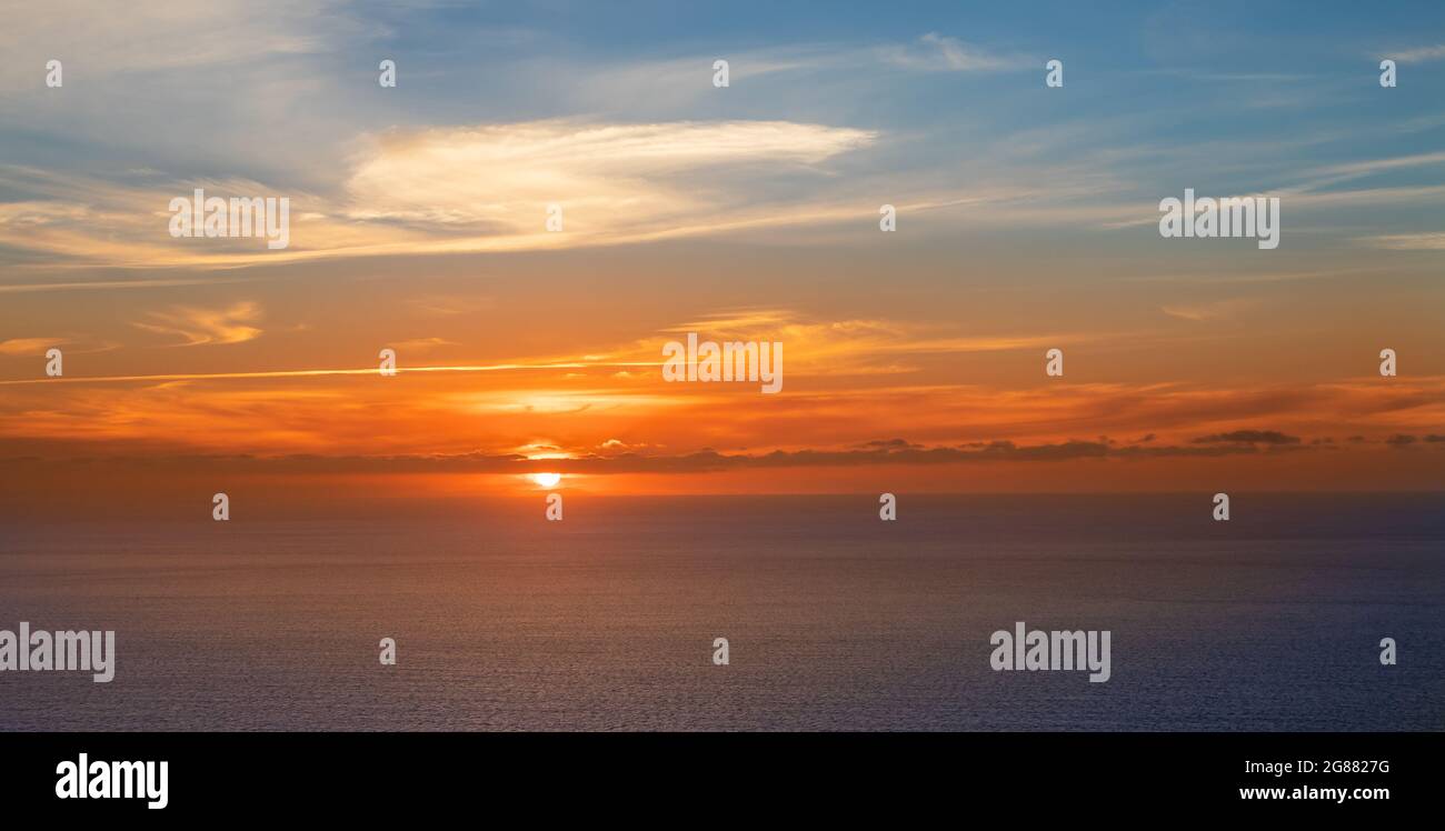 Nice sunset over the ocean hi-res stock photography and images - Alamy