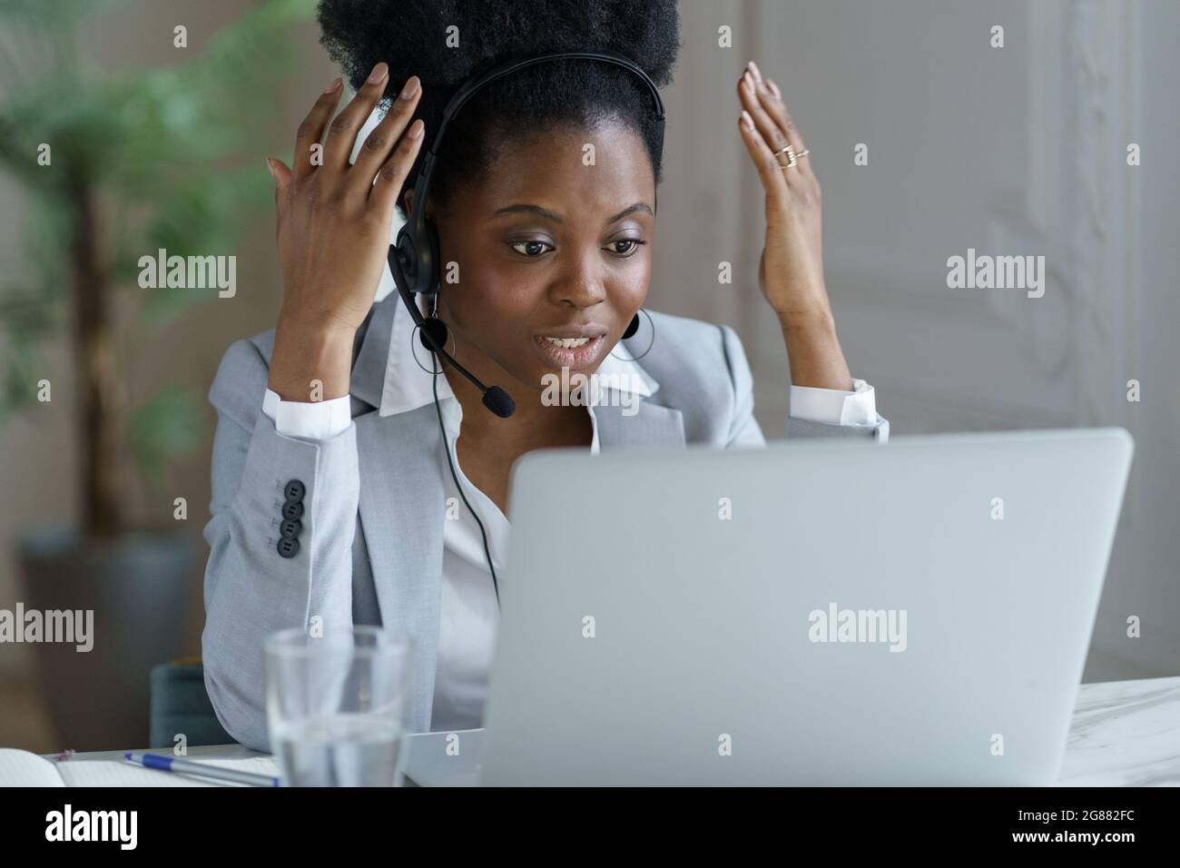 Angry call center employee in hi-res stock photography and images - Alamy
