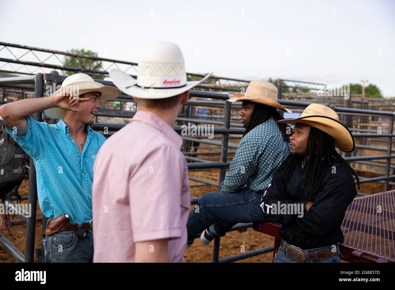 Cowboys in bar hi-res stock photography and images - Alamy