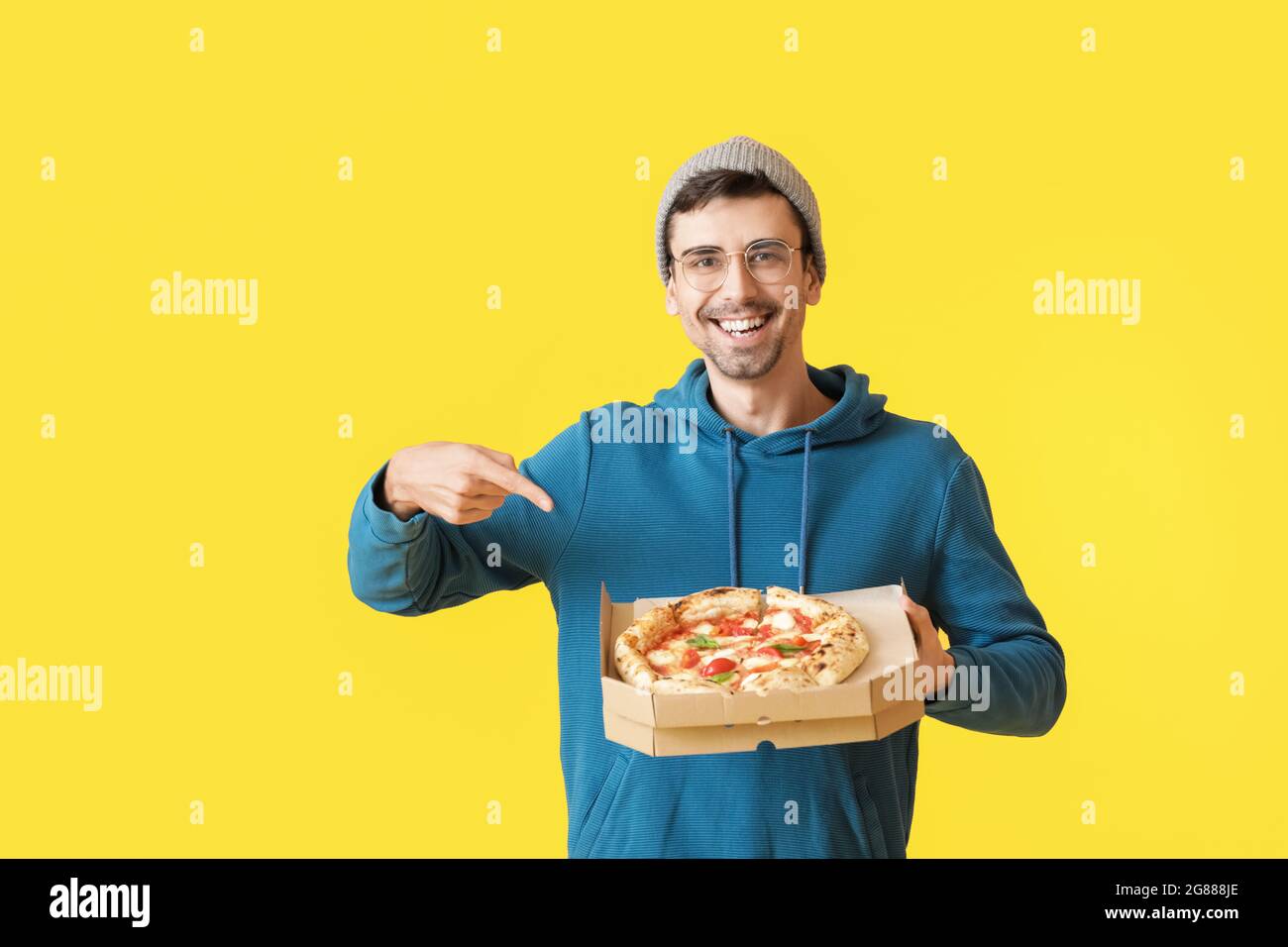 Man pointing at pizza hi-res stock photography and images - Alamy
