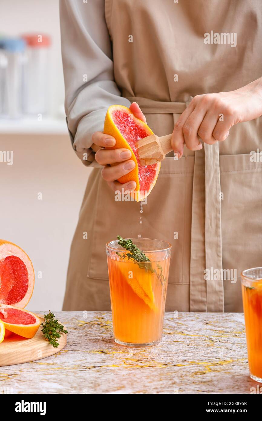Cooking grapefruit lemonade in kitchen hi-res stock photography and images - Alamy