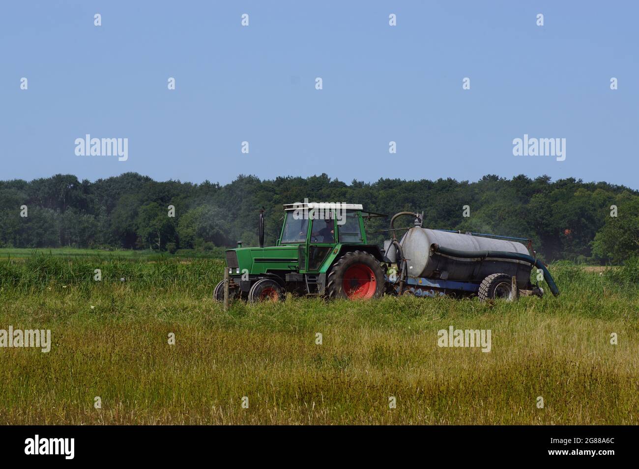 Manure tank hi-res stock photography and images - Alamy