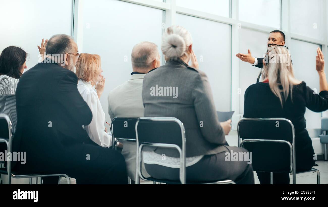 Audience answering questions speaker hi-res stock photography and ...