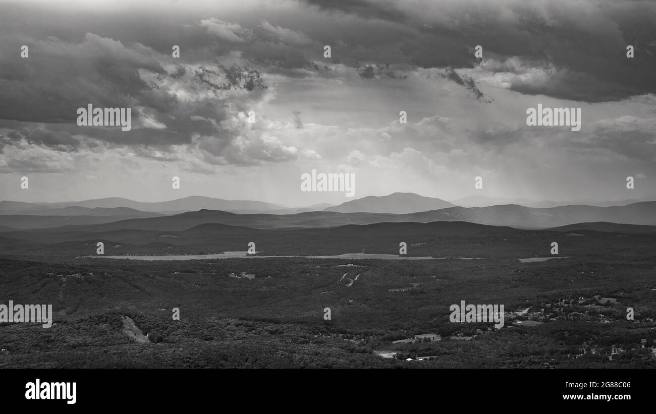 Western view from Mt. Kearsarge summit towards Lake Sunapee and Mt ...
