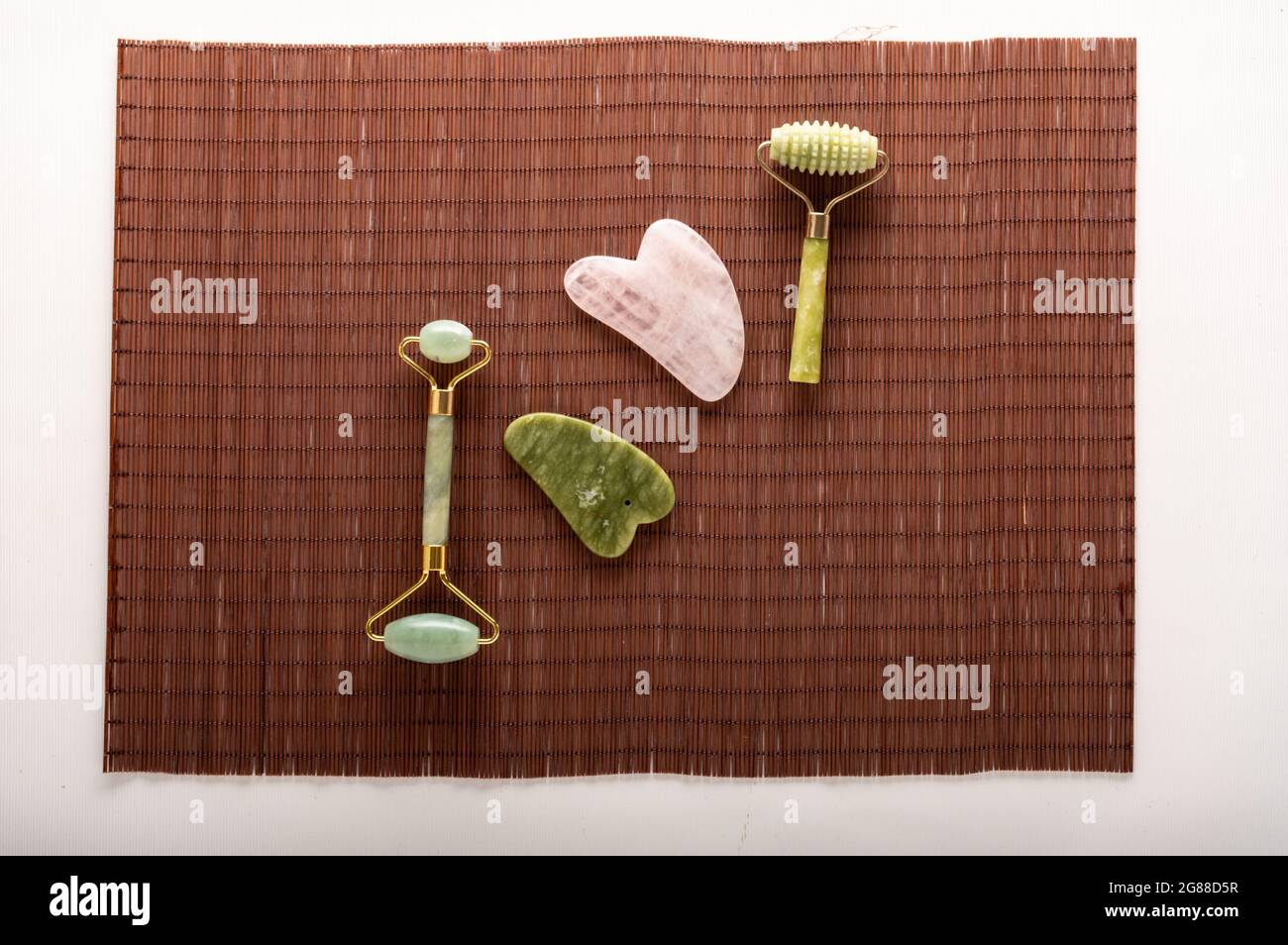 Rollers and stones for leather. Natural stones for smoothing the skin ...