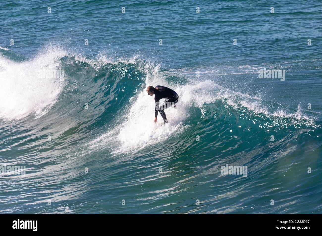 Surfing waves hi-res stock photography and images - Alamy