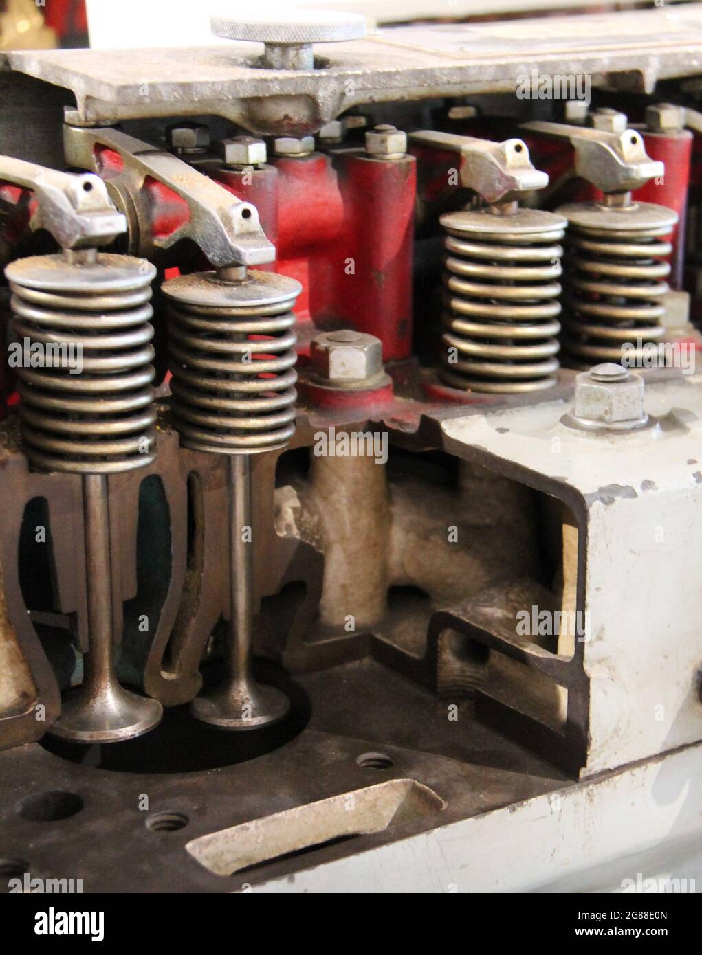 Car engine cutaway hi-res stock photography and images - Alamy