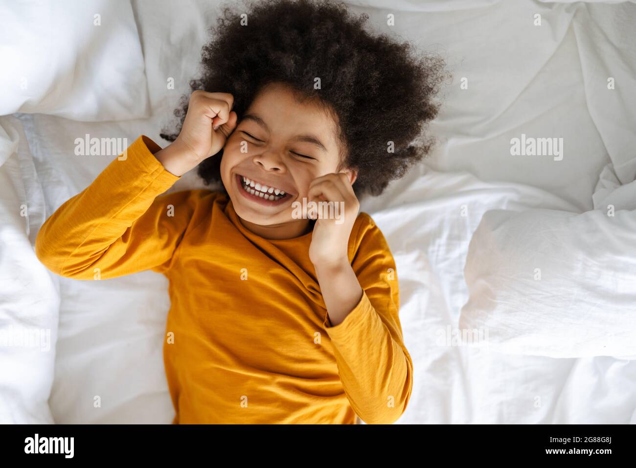 Boy making bed hi-res stock photography and images - Alamy
