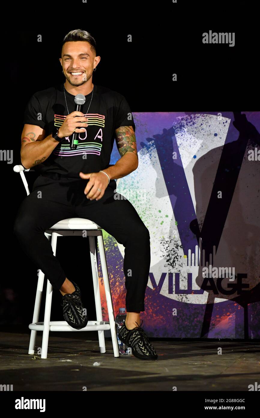 Carta movimento hi-res stock photography and images - Alamy