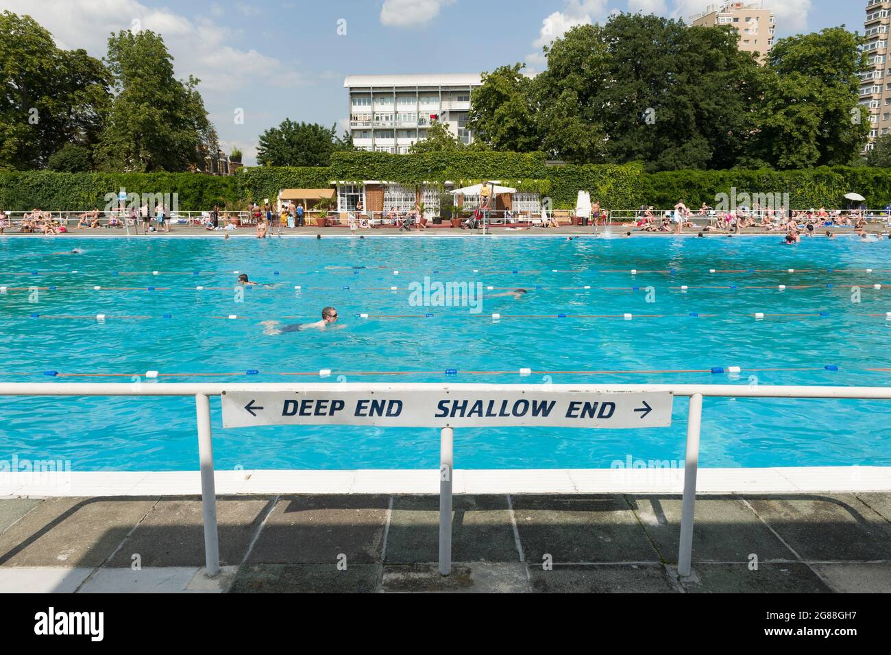 Brockwell lido hi-res stock photography and images - Alamy
