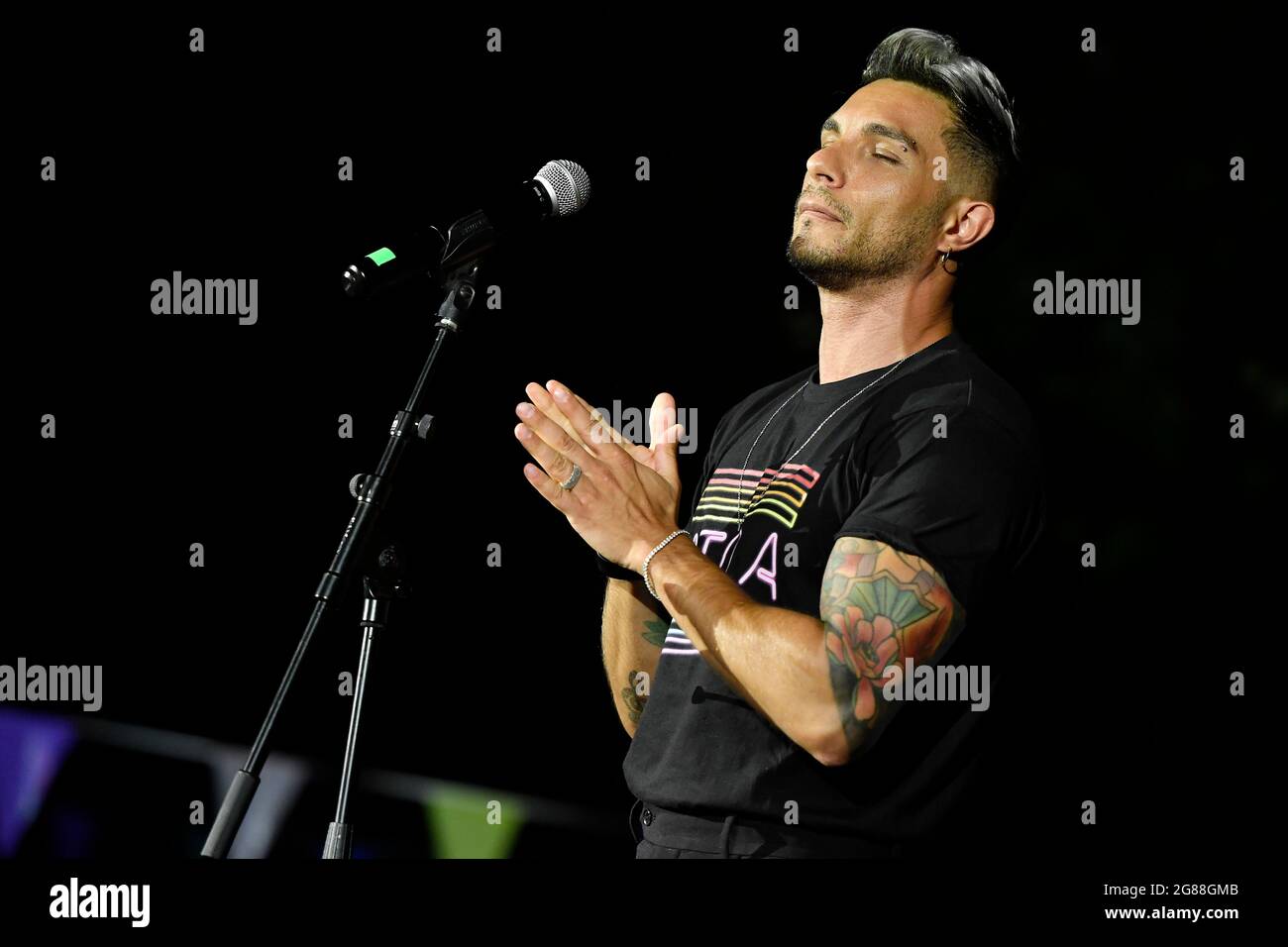 Carta movimento hi-res stock photography and images - Alamy