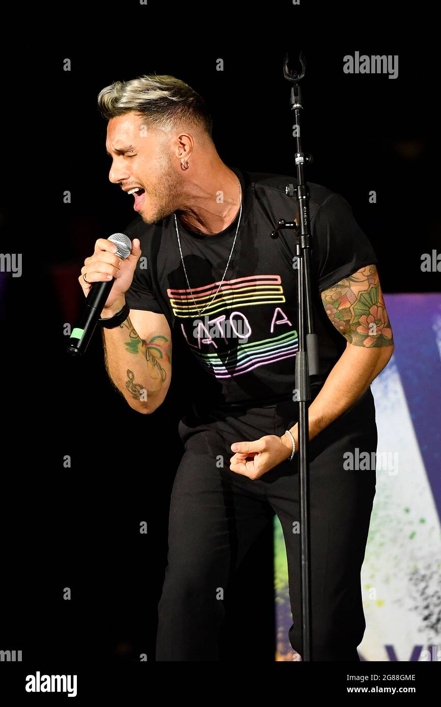 Carta movimento hi-res stock photography and images - Alamy