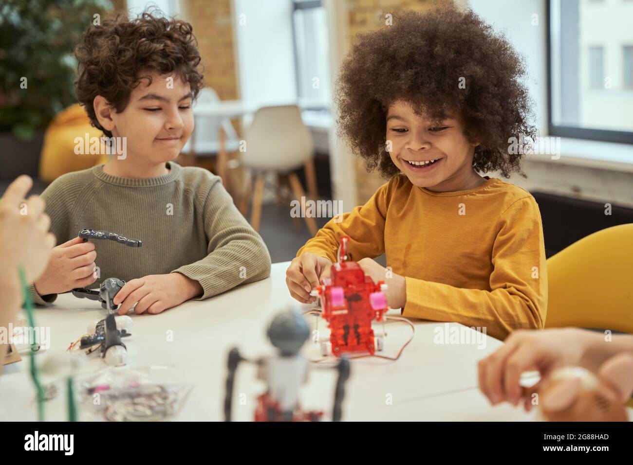 Kid engineer hi-res stock photography and images - Alamy