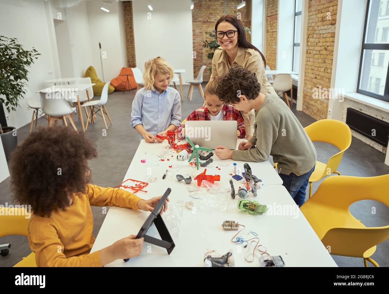 Child build computer hi-res stock photography and images - Alamy