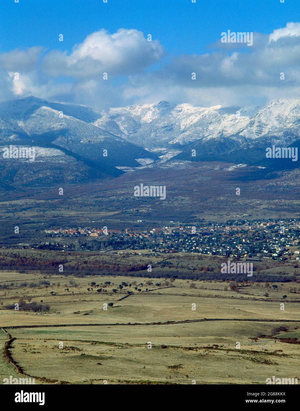 PANORAMICA DE SOTO DEL REAL CON LA SIERRA NEVADA. Location: EXTERIOR ...