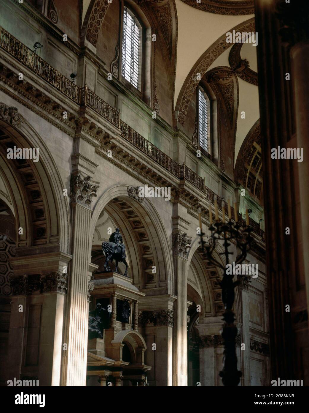INTERIOR DE LA CATEDRAL DE SAN PABLO CONSTRUIDA ENTRE 1676 Y 1710 ...