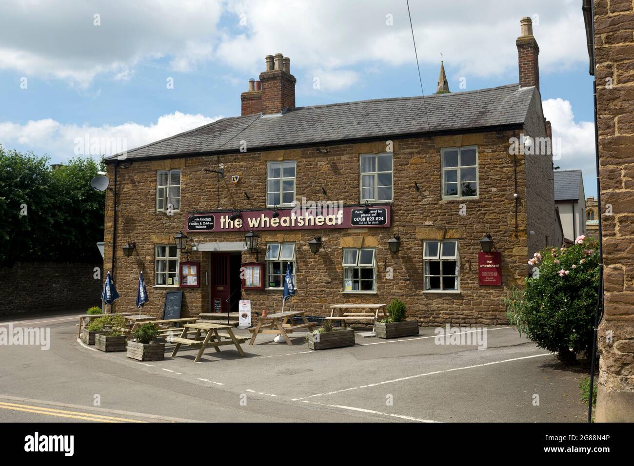 The Wheatsheaf pub, Crick, Northamptonshire, England, UK Stock Photo ...
