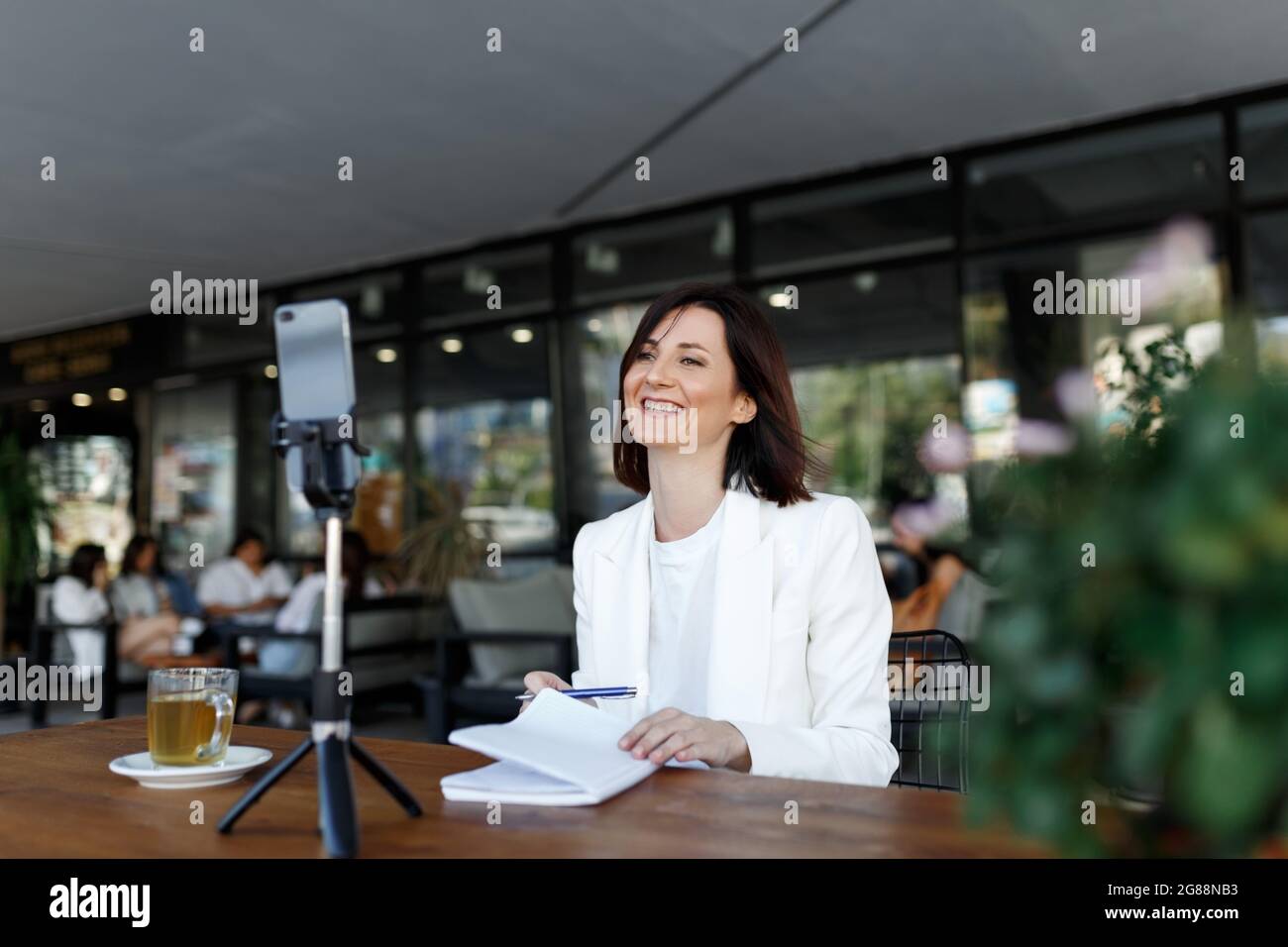 Influencer speaker hi-res stock photography and images - Alamy