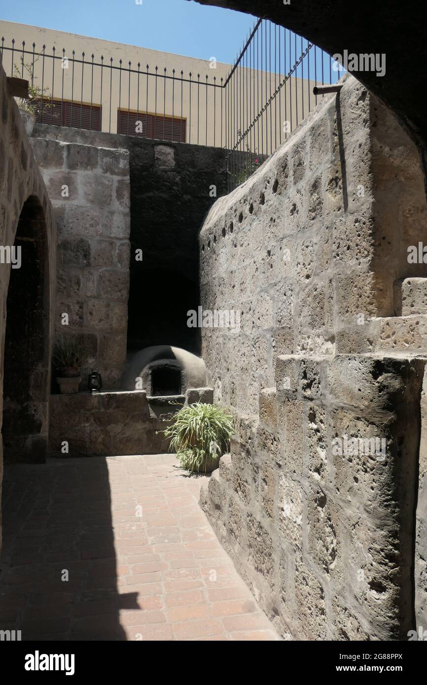 Nuns well hi-res stock photography and images - Alamy