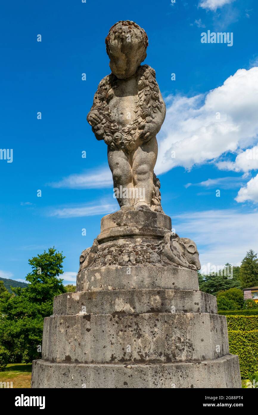 Knaben, Junge Skulptur in der öffentlichen Gönneranlage Baden-Baden ...