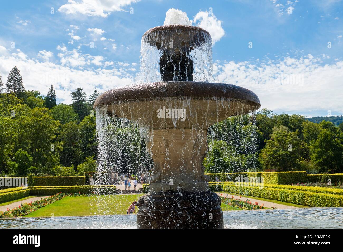 Gönner Anlage, öffentlicher Park mit Springbrunnen in der Kurstadt ...