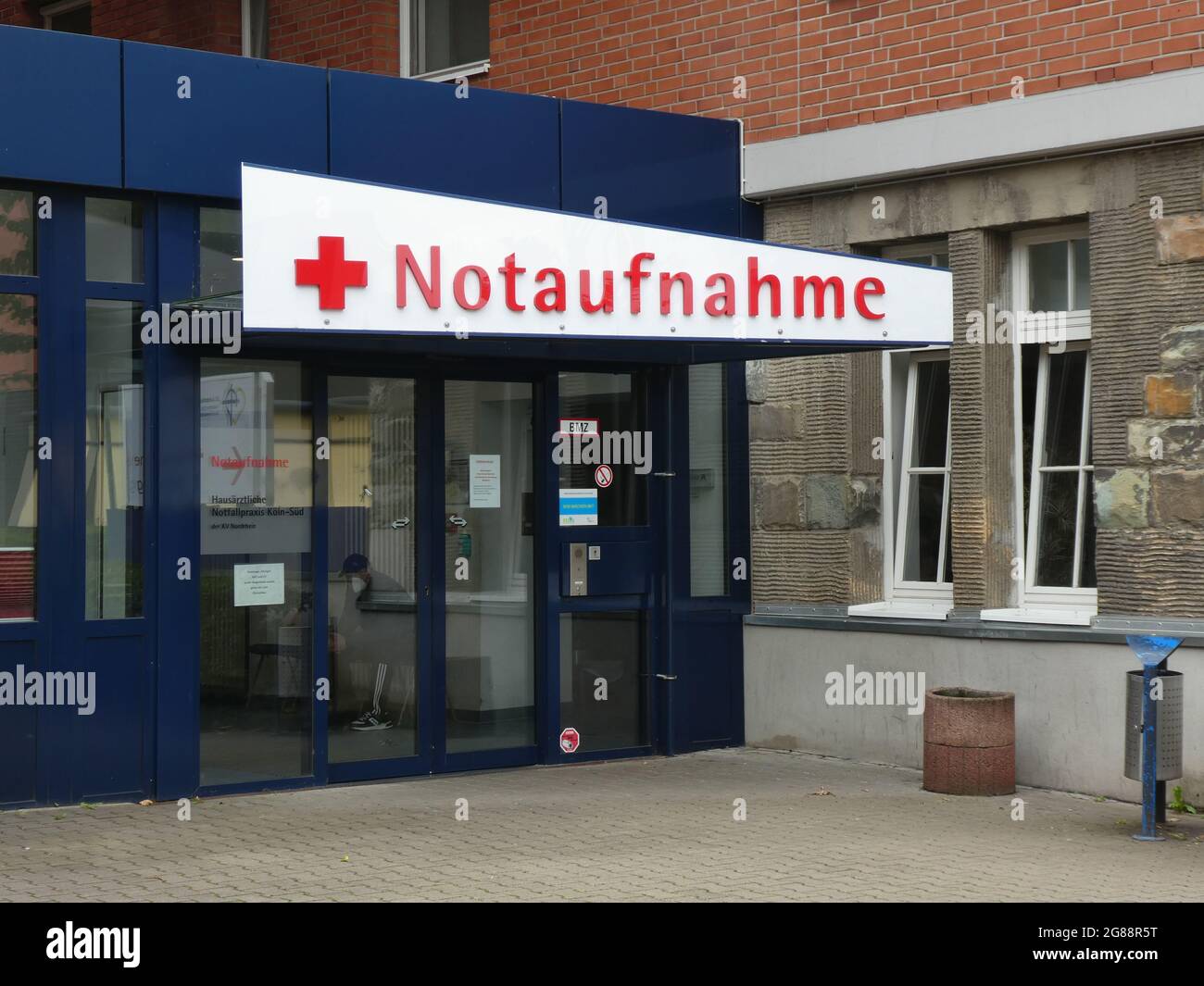 Cologne, Germany. 05th July, 2021. The sign "Emergency Room" with a red ...