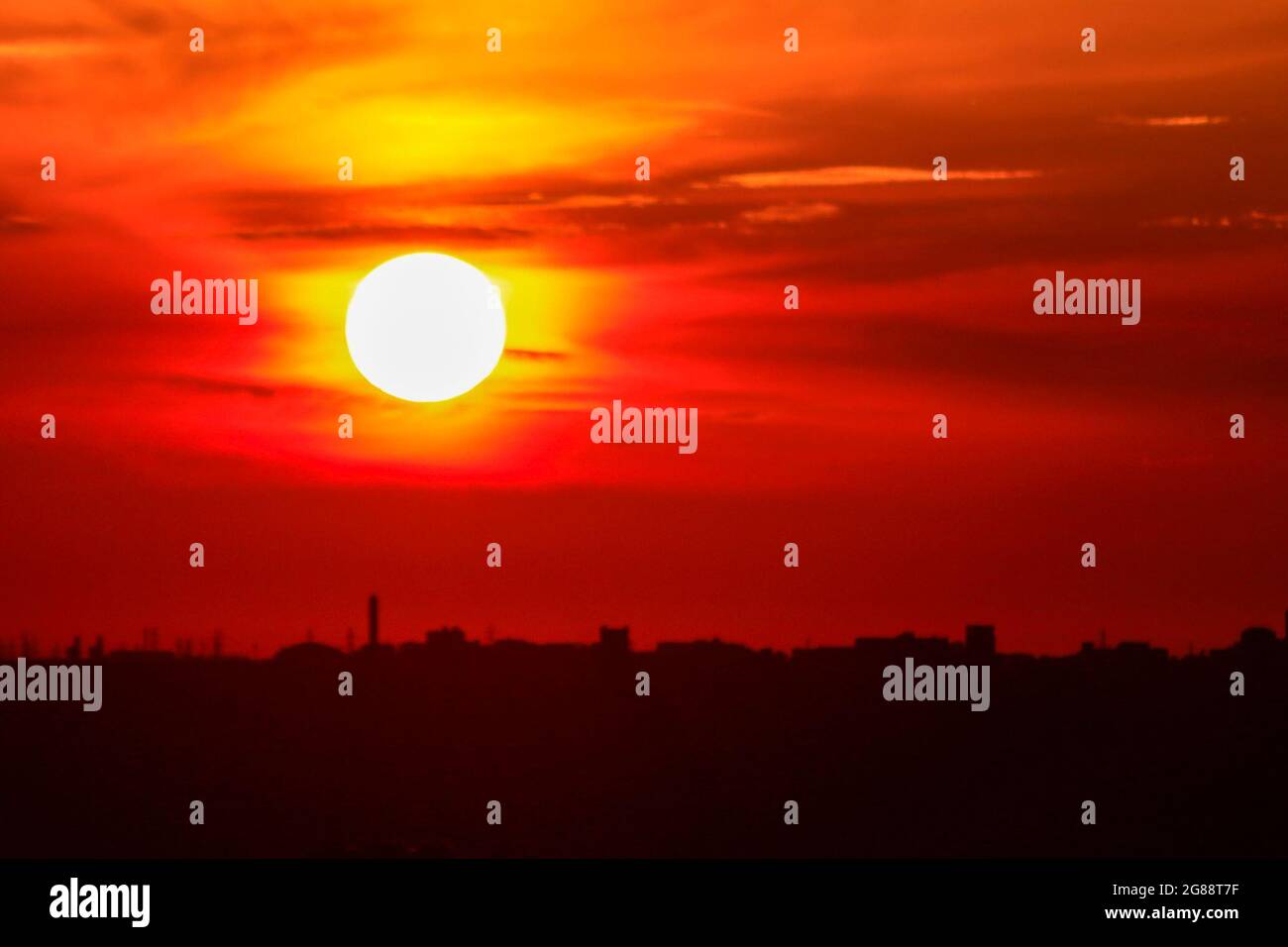 Taipei, Taipei, Taiwan. 18th July, 2021. Sunset in Taipei, the capital ...